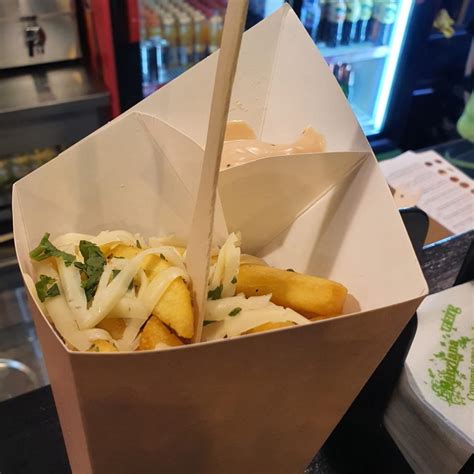 Un nou fast food în mall Fabrica de Cartofi