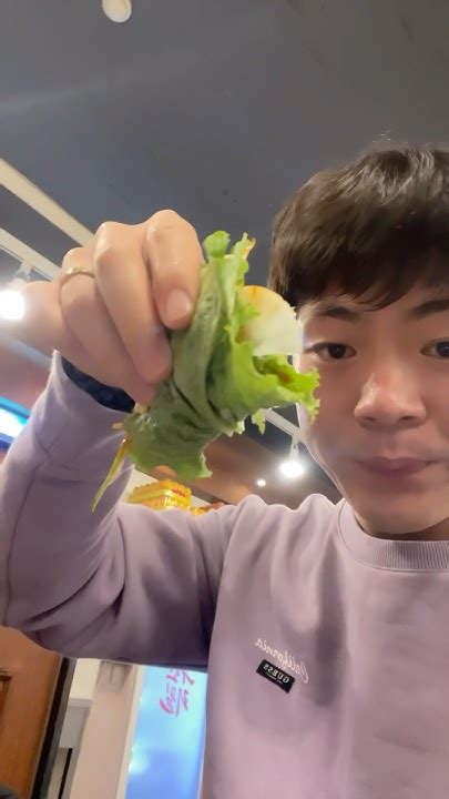 앞에 친구들은 술먹으면서 재밌게놀고 나는 콜라와 고기랑 라면을 먹었지 저녁 고기집 삼겹살 오리고기 라면 제로콜라 Youtube