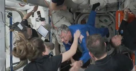 Astronot Spacex Crew 6 Tiba Di Stasiun Luar Angkasa Dengan Selamat