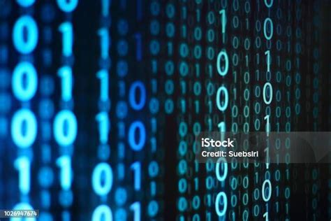 컴퓨터 데이터 매트릭스입니다 수직 디지털 2 진 코드 모션을 아래로 이동입니다 파란 최대 빛 및 텍스트 아래로 흐르는 제로 여러 레이어 코딩 검은색 공간입니다 데이터에 대한