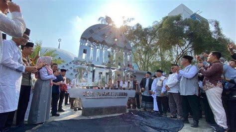 Berdampingan Dengan Gereja Masjid Agung Kubah Timah Diresmikan Wali
