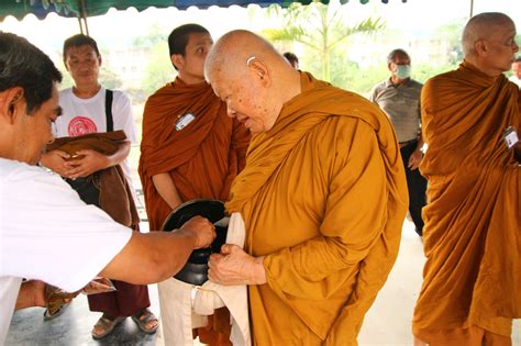 มุตโตทัย หลวงพ่อวิริยังค์ สิรินฺธโร มูลนิธิประทีปเด็กไทย