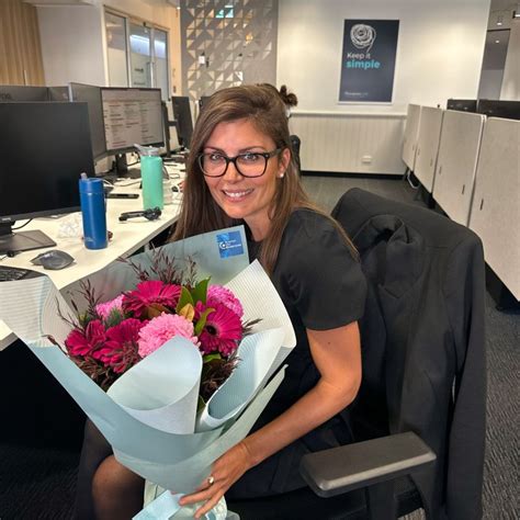 Jessica Duncan And Grace Jorgensen Received A Gorgeous Bunch Of Flowers