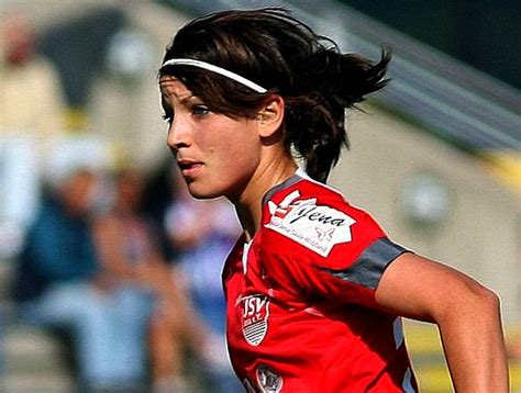 Initial X Pemain Pemain Bola Wanita Yang Cantik