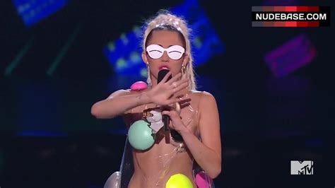 Miley Cyrus Erotic Scene Mtv Video Music Awards Nudebase Com