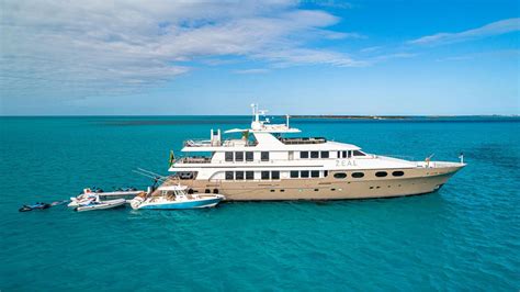 Sea Class Luxury Motor Yacht For Charter Candn