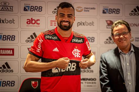 Flamengo anuncia a contratação do zagueiro Fabrício Bruno