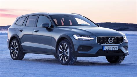 Volvo V60 Cross Country D4 AWD Pro Review Test Drive