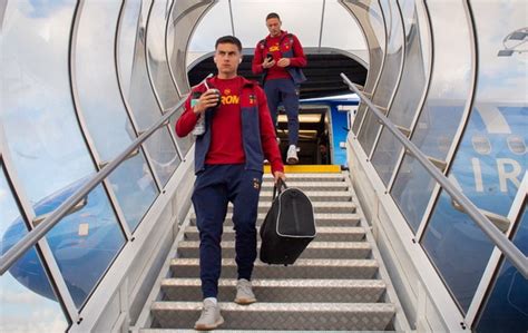 Roma Arrivata A Rotterdam Foto E Autografi Alla Partenza Per Dybala