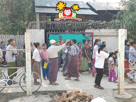 ဆားလင်းကြီးမြို့နယ်၌ စစ်တပ်မီးရှို့သွားသည့် အိမ်ခြေ ၁၅၈ လုံးအတွက် စောင်များလှူဒါန်း ဓာတ်ပုံ