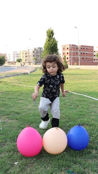 عمر بيجرى عشان يفرقع البالون كله 🎈 Youtube