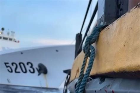 Barko Ng Pinas Binugahan Ng Water Cannon Ng Chinese Coast Guard Pang