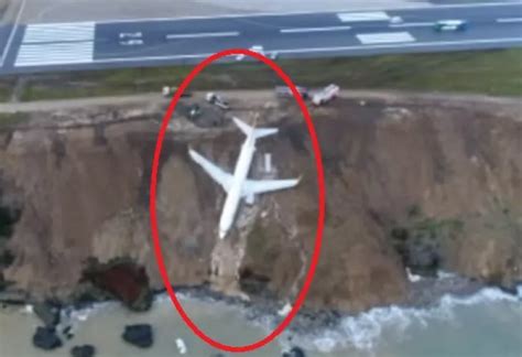Самолет се свлече в пропаст видео