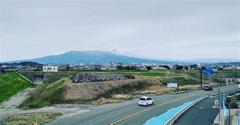 カミコウバス株式会社【公式】 On Twitter 旅の記録🚌💨 添乗員📸の『めんたいパーク伊豆』と富士山🗻 建屋の上に居る公式キャラ