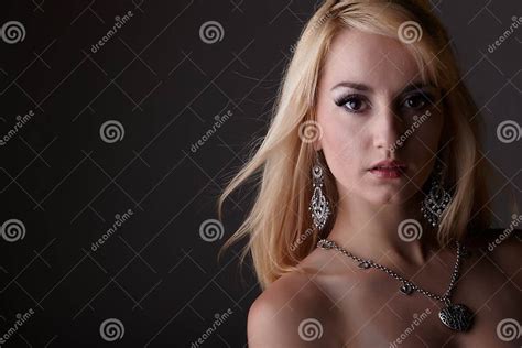 Jeune Femme Nue Photo Stock Image Du Blonde Femme Cheveu 17606890