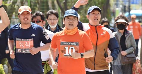 총선 D 1 안철수 2주 간 국토대종주 광화문서 마무리국민보고회