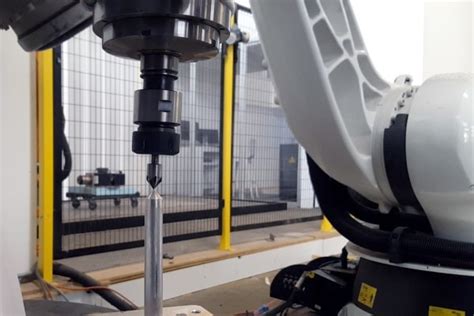 Simulador para robots industriales y programación fuera línea RoboDK
