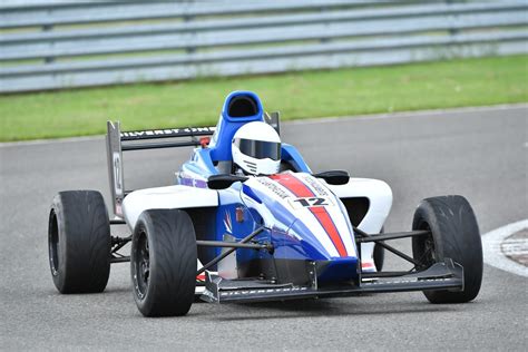 Track Days A Beginners Guide To Preparing For Your First Race
