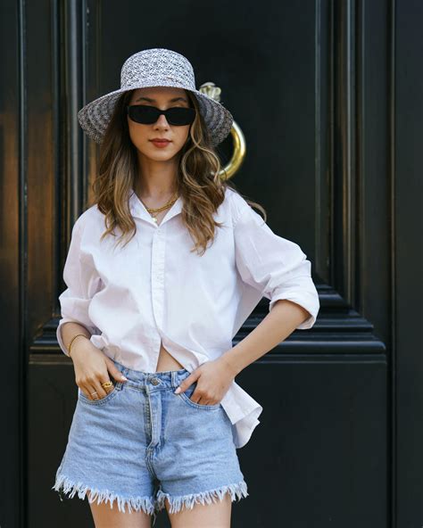 Mujer De Moda Con Ropa De Calle De Verano · Foto De Stock Gratuita