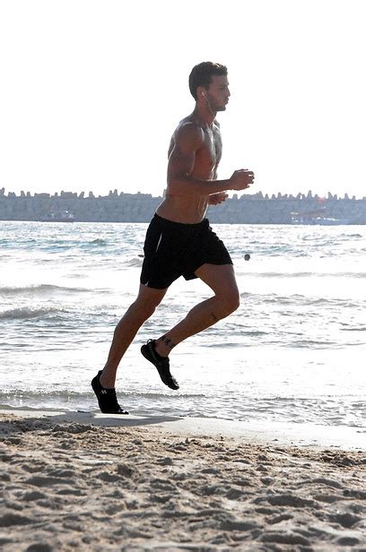 סלבס בתמונות חושפניות Sexy Celebs מייקל לואיס Michael Lewis