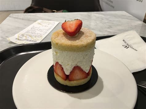 롯데 본점 위고 에 빅토르 여전히 열악한 케이크