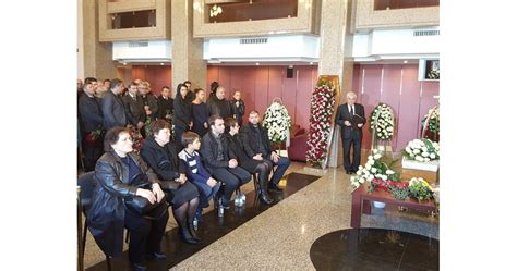 Започна поклонението пред тленните останки на Ваньо Танов снимки