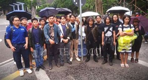 Alasan Polisi Menangguhkan Penahanan Mahasiswa Itb Pengunggah Meme Prabowo Jokowi Arikamediaid