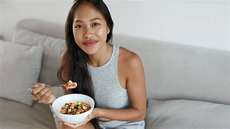 Makanan Sehat Yang Bisa Bantu Redakan Nyeri Haid Health Fimela