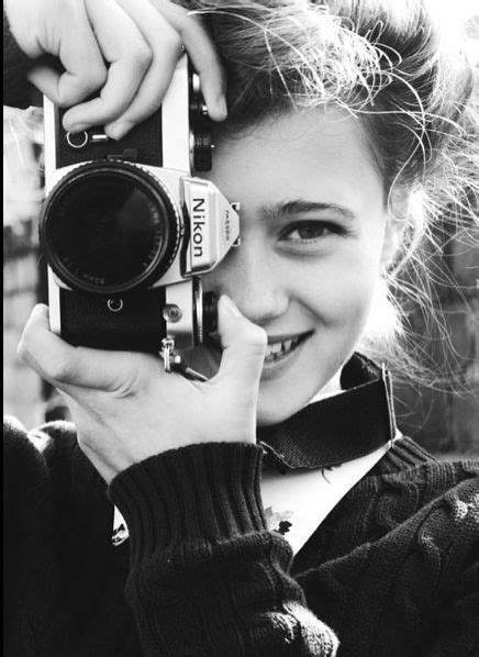 Девушка с фотоаппаратом: коллекция из 80 фотографий