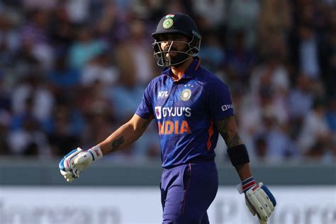 Virat Kohli Walks Back After Nicking Behind Outside Off