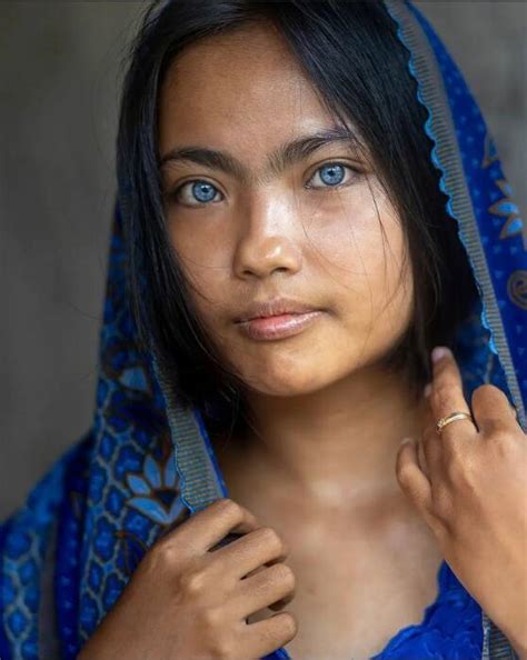 Ini Dia Sosok Gadis Bermata Biru Dari Jawa Barat Yang Jadi Incaran