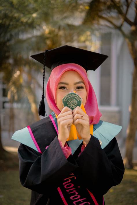 Ulva S Graduate Ide Wisuda Wisuda Kuliah Ide Berpose