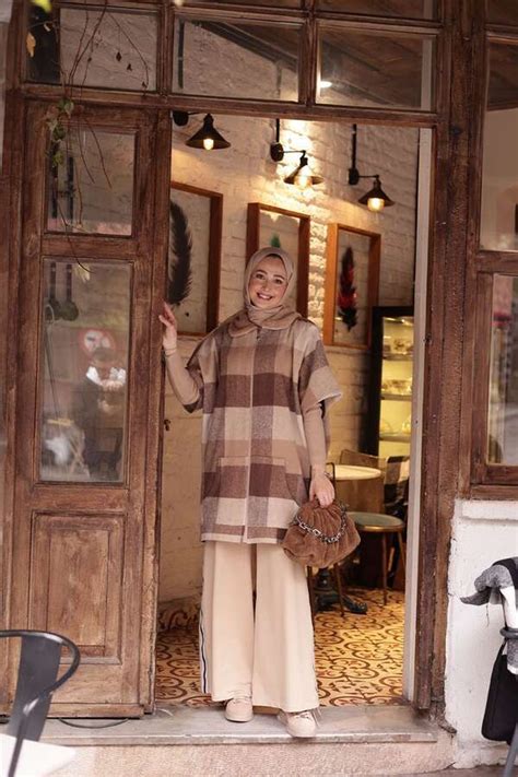 ESRA KEKÜLLÜOĞLU Kadın Yeni Panço 2 li Takım Ekoseli Krem Kahve Bej