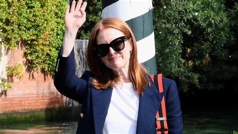 Venezia 2022 La Giuria Della 79a Edizione Julianne Moore Arriva Al Lido