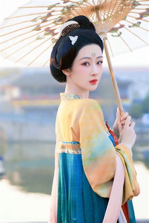 杨紫还原唐仕女图 变身唐朝贵妇雍容大气 搜狐大视野 搜狐新闻