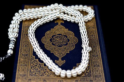 The Holy Quran Quran Or Koran With A Rosary 照片檔及更多 亞洲西部 照片 Istock