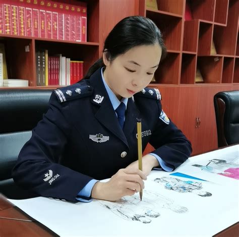 周口女交警用画笔勾勒为民暖心图致敬警察节 中华龙都网 周口报业传媒集团主办 河南省重点新闻网站