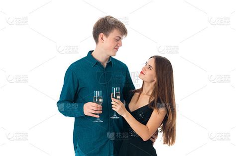 一对相爱的夫妇在享受快乐