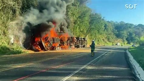 Motorista escapa Ileso de Incêndio em carreta na BR 277 em Laranjeiras