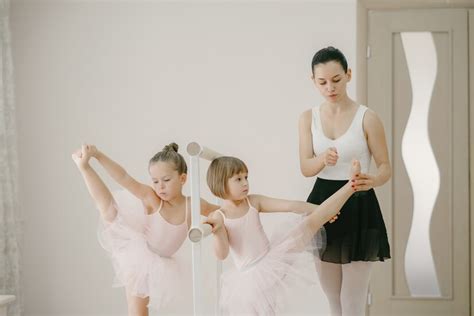 Lindas Bailarinas En Traje De Ballet Rosa Niños Con Zapatillas De