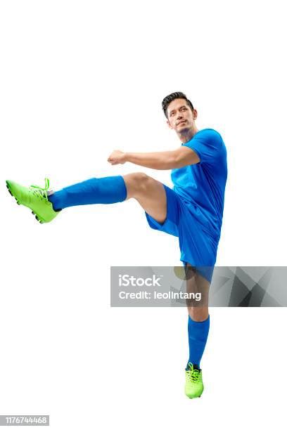 공을 발로 의 포즈에 아시아 축구 선수 남자 남자에 대한 스톡 사진 및 기타 이미지 남자 아시아인 축구 Istock