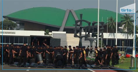 DPR RI Lembaga Dengan Kepercayaan Publik Terburuk Di 2023