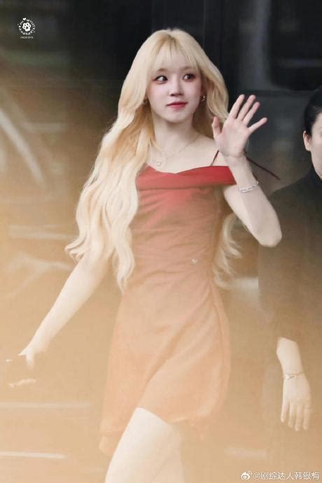 白鹿宋雨琦今日跑男路透，姐妹俩上演红裙诱惑～红裙露背太美了！