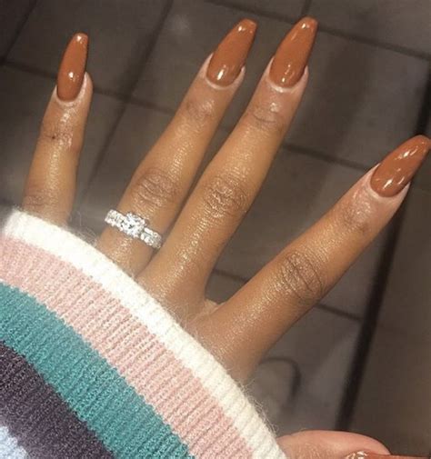 رنگ لاک مناسب پوست های تیره و رنگ لاک مناسب پوست های سبزه Andiyafallah