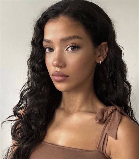 Pin By Mely On People Pretty Face Pretty Girl Face Light Skin Girls