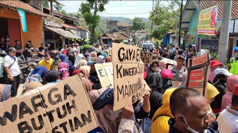 Viral Bu Sekdes Dugem Warga Demo Akhirnya Diberhentikan