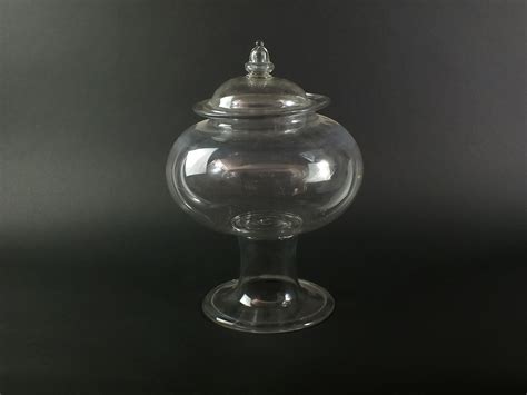 Lot 112 An Early 19th Century Glass Leech Jar And