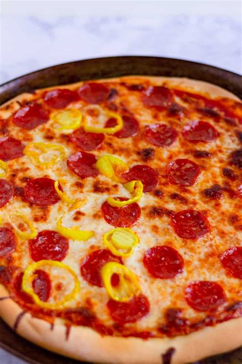 Banana Pepper Pepperoni Pizza Pizza Topping Ideas On Tys Plate