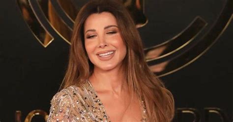 نانسي عجرم تـ صَح صَح الحضور بإطلالة ذهبية في حفل Joy Awards Et بالعربي