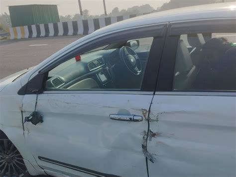 Truck Collides With Car On Purvanchal Expressway पूर्वांचल एक्सप्रेस
